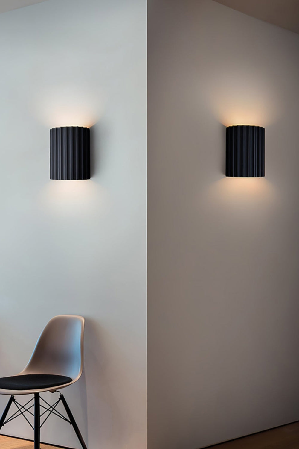Modern Ribbed Resin Fluted Wall Lamp | Monulo